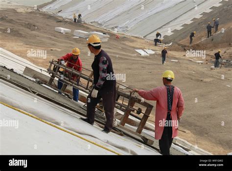 Dike Workers High Resolution Stock Photography And Images Alamy