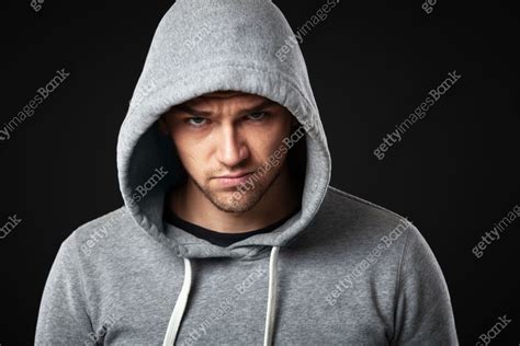 Studio Portrait Of Cool Looking Young Guy In Sportswear 이미지