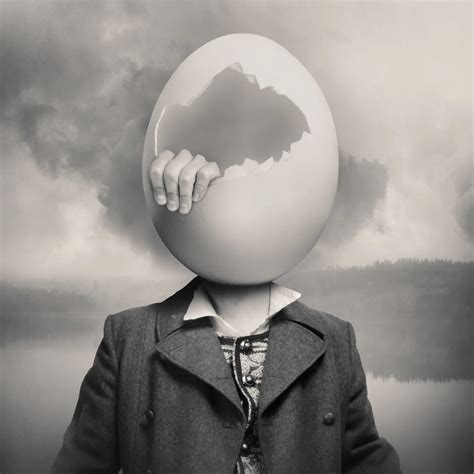 22 Famous Surrealist Photographers To Inspire Your Next Experiment
