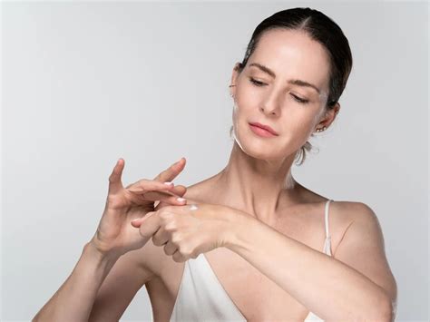 Sensitive Vs Sensitised Skin Understanding The Differences Skin Skin Virtue