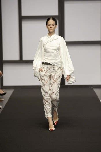 0074 Dawid Tomaszewski Collezione Donna Ss 2015 Alla Berlin Fashion Week Moda In Passerella