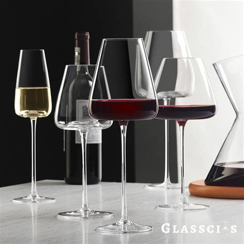 Flat Bottom Wine Glasses An Ergonomic Swirl Design Glasscias