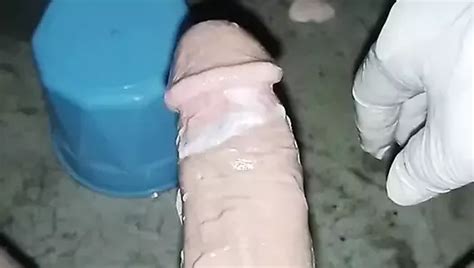 大鸡巴特写避孕套摩擦 Xhamster