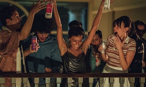 Everything Now Review An Earnest Refreshing Queer Teen Drama