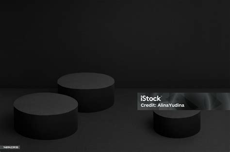 프리젠테이션 화장품 상품 광고 디자인 카드 포스터 판매 전단지 부드러운 그라데이션 색상의 텍스트 현대적인 심플한 스타일에 대한 3개의 둥근 연단 모형이 있는 추상적인 검은색