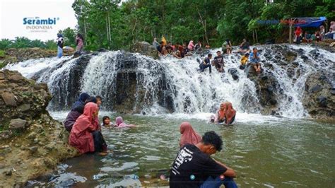 Pesona Destinasi Wisata Favorit Air Terjun Rayap Jember - TOPWISATA