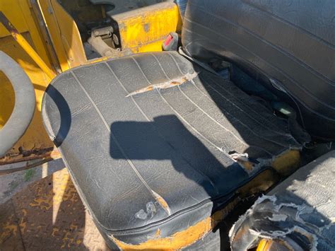 At39617 John Deere 544a Seat For Sale