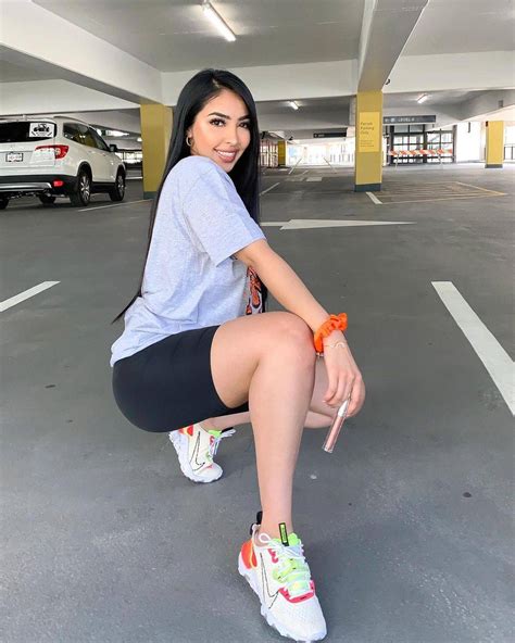 canadian pakistani beauty scrolller