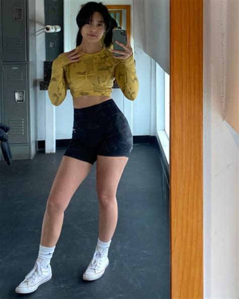 She Looking Sexy Af R Valkyrae