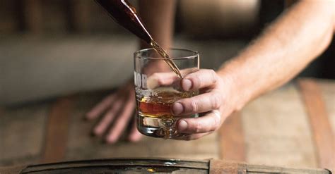 A Bartenders Guide To Bourbon Experts Share Best Bottles And Whiskey
