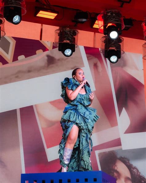 Joyce Alane Cantora Viral Nas Redes Elege Estilista Da Casa De Criadores Para Show