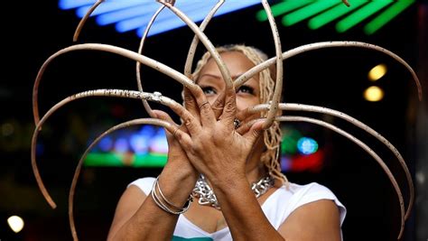 Video Worlds Longest Fingernails Record Holder Finally Cut Them Off
