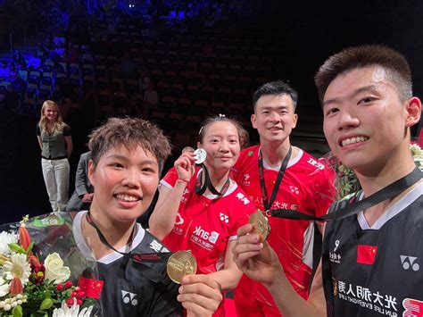 黄东萍 Huang Dongping Happy Chinese New Year 🧧 大年初五迎财神 年年富足事事顺🎊 Wishing Everyone A Year Filled