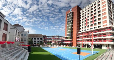 吉隆坡中华独立中学 美术学会 吉隆坡中华独立中学 美术学会 Added A New Photo