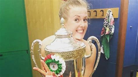 Nach Sieg Volleyball Star Posiert Nackt Oe At
