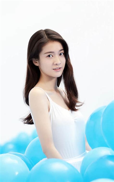 張雪迎休閒裝現身，清新氣質超迷人，粉絲：三角區怎麼濕了？ 每日頭條