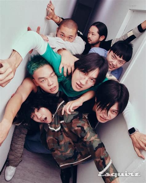 섹시느낌 바밍타이거 을지로 화보 공개 에스콰이어코리아 포즈 포즈 참조 뮤지션