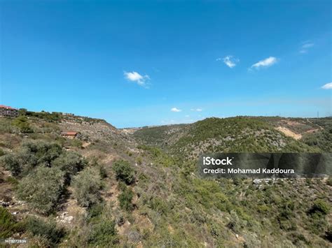 Berggipfel Und Naturblick Luftaufnahme Der Stadt Jezzine Im Libanon Auf