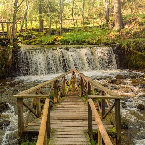 Pie Dzirnakmeņa Drabesi