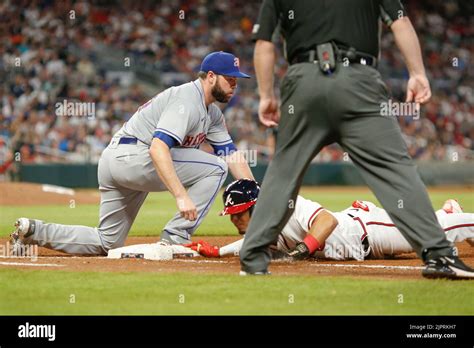 Atlanta Ga Usa Atlanta Braves Left Fielder Robbie Grossman 15 Slides Back Into First Before