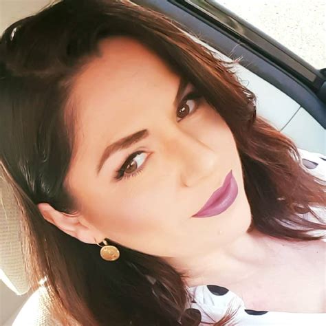 Sarit Levy Svetik Makeup Artist שרית לוי איפור ושיער