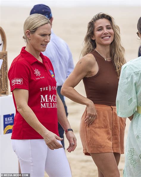 Braless Elsa Pataky Continues To Wear Her Wedding Ring Amid Claims She