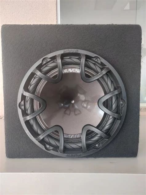 Subwoofer Bravox Premium P12x S4 De 12 Polegadas Na Caixa De Grave Carros Vans E Utilitários