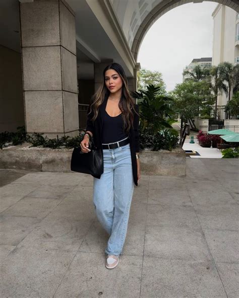 24 Stylish Light Blue Jeans Outfit Ideas 2025 Drexplains