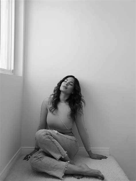 Nadine Velazquezs Feet