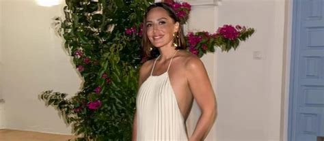 Críticas A Tamara Falcó Por Su Posado En Topless En La Piscina