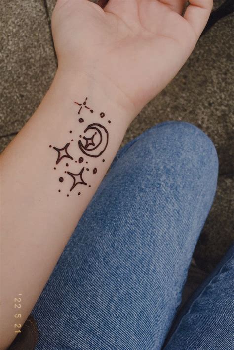 Pin By Crochet Crochet On Henna Tattoos Simple Henna Tattoo Cute