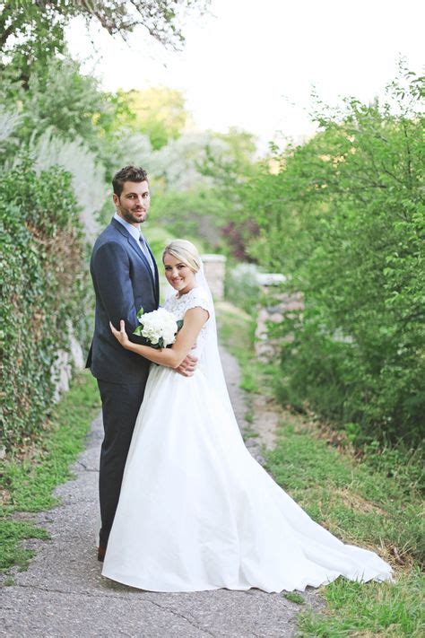 Wedding Poses For Tall Bride And Short Groom