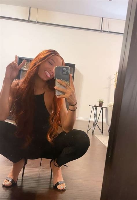 Sasha Banks Wwe Mercedes Mirror Selfie In Her Favorite Pose ️😅 Facebook