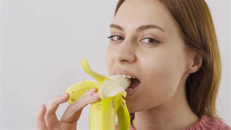 Mulher Comendo Banana  Woman Eating Banana S Tenor