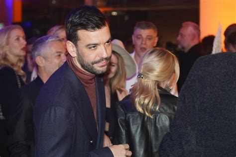 Anđelka Prpić U Društvu Novog Dečka Pokazala TrudniČki StomaČiĆ Slika 3