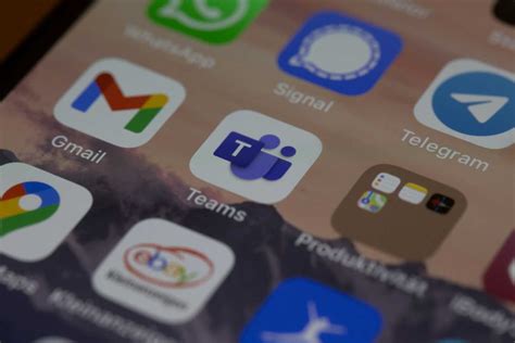 Telegram vs. Signal - This Guide Makes It Easy to Choose (2025) | Mighty Networks