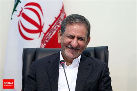 عَکس دیده نشده از جهانگیری با اولین کامپیوتر در ایرانببینید