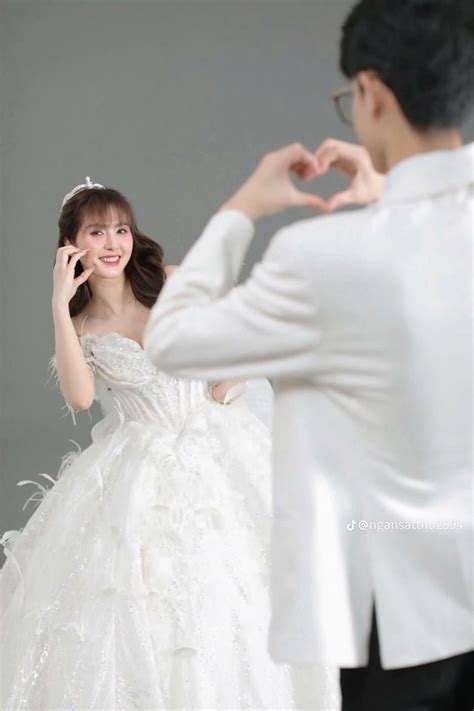 Ngân Sát Thủ tung ảnh cưới nét căng với chồng sinh năm 2003