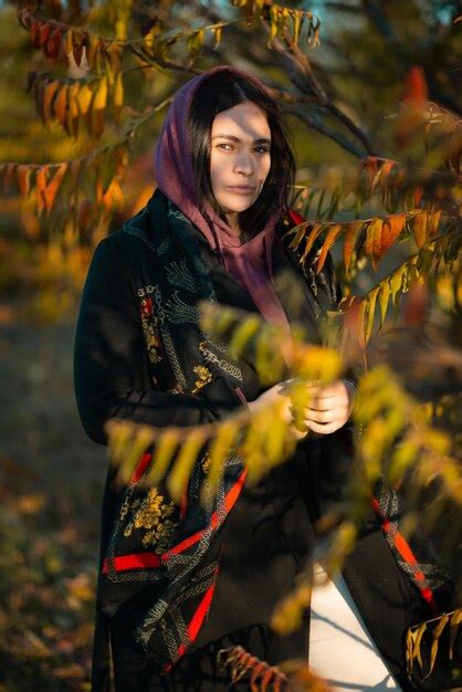Premium Photo Portrait Of A Girl In The Park With The Rays Of The Sun