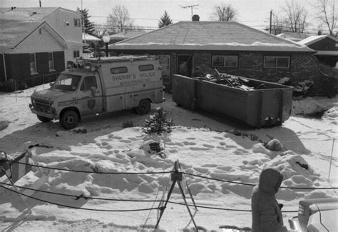 John Wayne Gacy A Timeline Of The Killer Clown Murders Trial And
