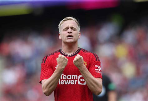 Mercado Da Bola Donny Van De Beek Vai Para O Girona