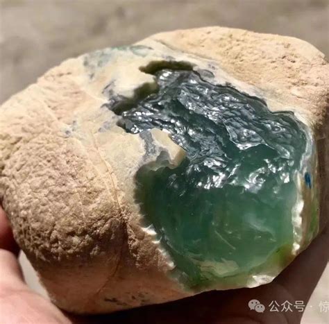 ⁨🎥⁩ ⁨ကျန်းမာရေးချူချာပြီး မသန်စွမ်းသူအမျိုးသမီးတစ်ဦးကို Sna တပ်ဖွဲ့ဝင်မ