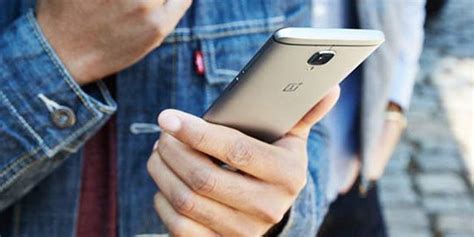 Smartphone Android Terbaik Dengan Harga Separo IPhone