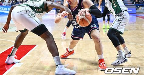 사진 이승현 골밑슛 찬스를 노린다 조선비즈