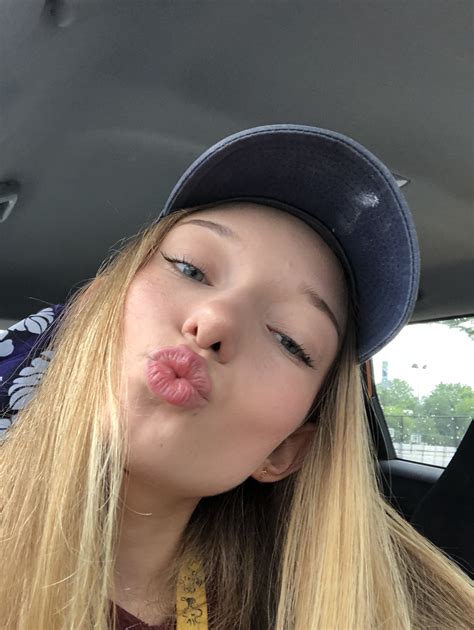 Pin By Ann David Lee On Kissy Face Kissy Face Duck Face Cute Girls Hairstyles