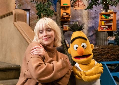 Billie Eilish Data² On Twitter 📸 Billie Eilish Y Bert Fotografiados Via Sesame Street