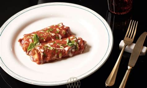 Cannelloni Ripieni Di Ricotta E Carne Macinata Ragù Napoletano E