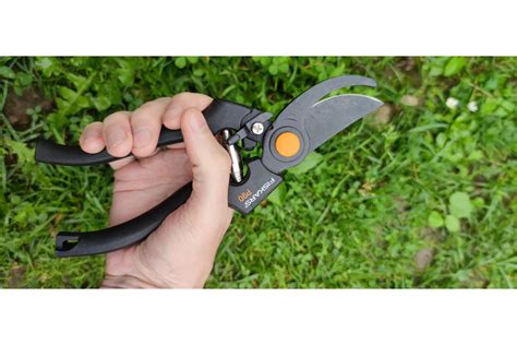Профессиональный садовый секатор Fiskars 1001530 (111960) - выгодная ...