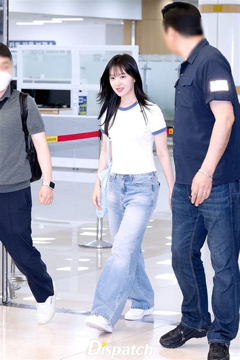 Thời Trang Tối Giản Ngày Càng Sang Trọng Của Kim Ji Won