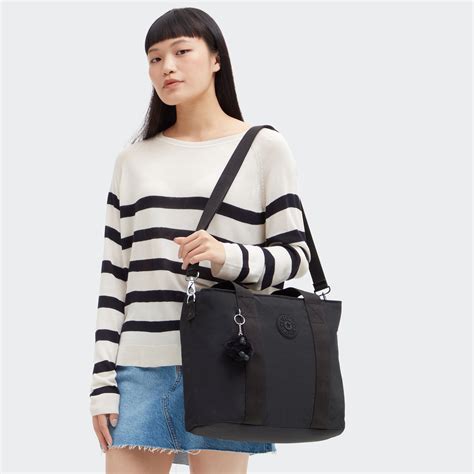 Minta L Black Noir Shop Now Kipling Uk